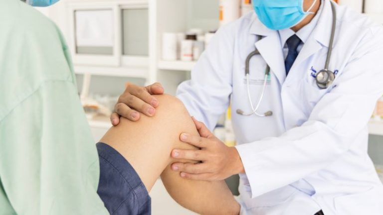 Orthopedic Doctor vs. Orthopedic Surgeon: What’s the Difference?